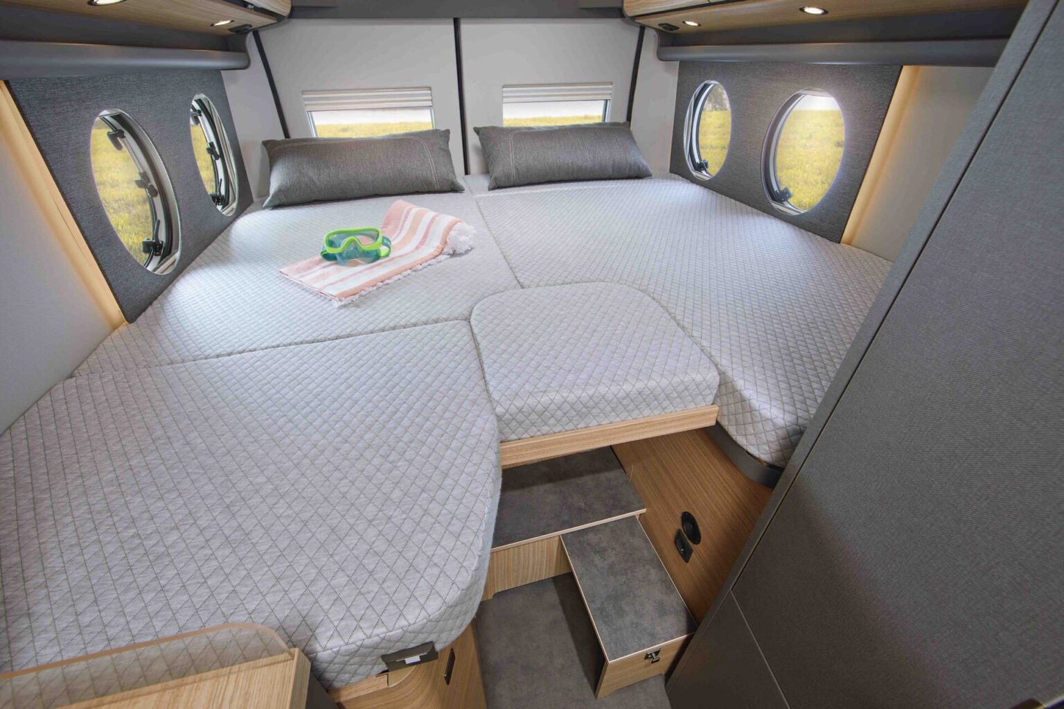 Malibu Van first class – two rooms I Camper Van from 3.5 t